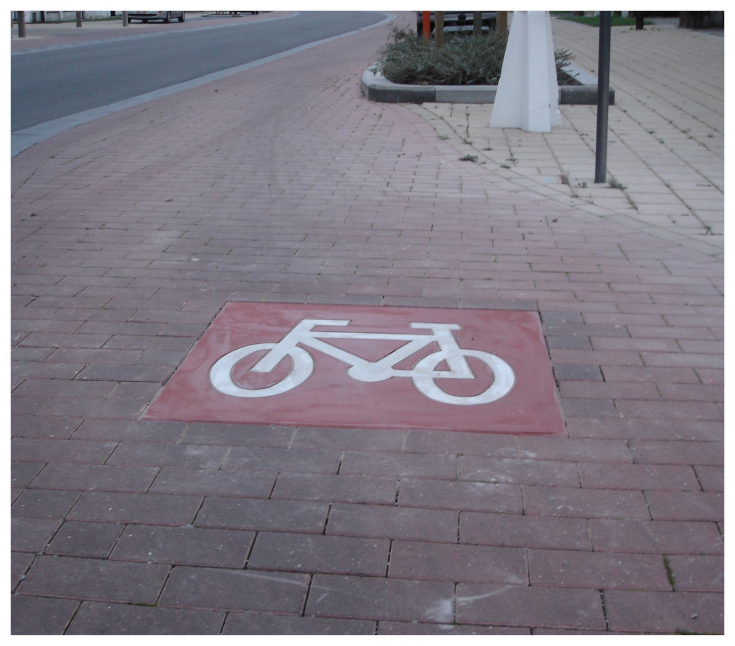 Symbooltegel fietspad